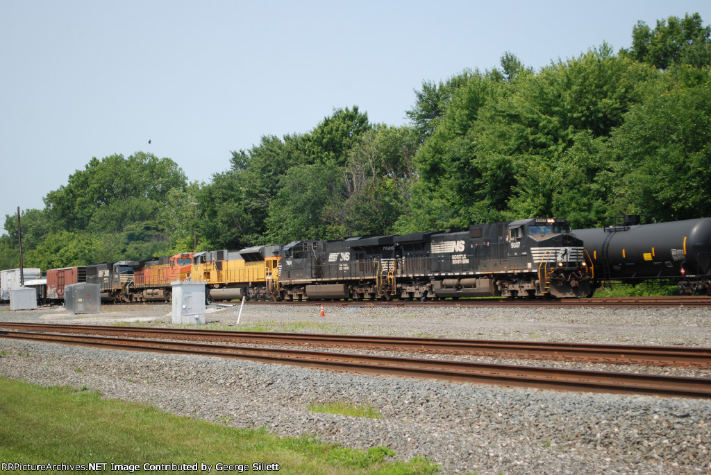 A 5 unit lashup heads east.